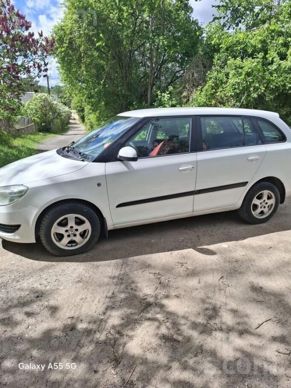 Balts Skoda Fabia 2012 Ogre, ar dzinēja tilpumu 1.60 L un nobraukumu 285 tūkst. km par 2100 €, foto 1 vietnē AUTOMOTO.COM.LV