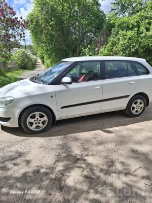 White Skoda Fabia 2012 in Ogre, with an engine capacity of 1.60 L and mileage of 285 thousand km for 2100 €, photo  on AUTOMOTO.COM.LV