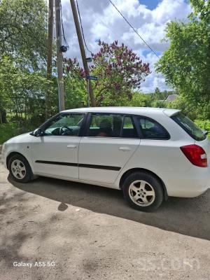 White Skoda Fabia 2012 in Ogre, with an engine capacity of 1.60 L and mileage of 285 thousand km for 2100 €, photo 3 on AUTOMOTO.COM.LV