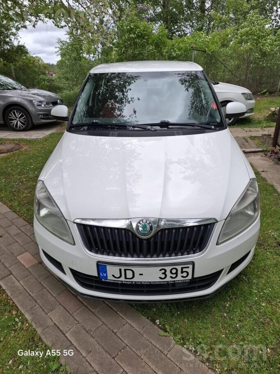 White Skoda Fabia 2012 in Ogre, with an engine capacity of 1.60 L and mileage of 285 thousand km for 2100 €, photo 6 on AUTOMOTO.COM.LV