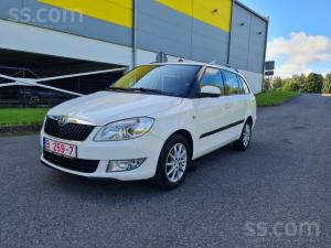 Balts Skoda Fabia 2012 Ogre, ar dzinēja tilpumu 1.60 L un nobraukumu 0 tūkst. km par 3990 €, foto  vietnē AUTOMOTO.COM.LV