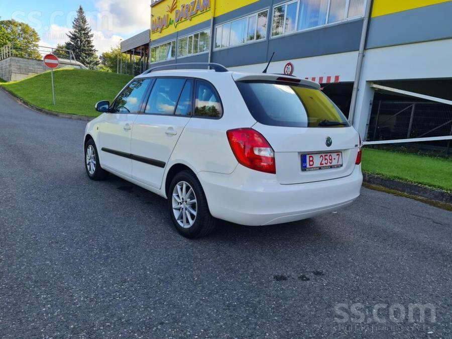 Balts Skoda Fabia 2012 Ogre, ar dzinēja tilpumu 1.60 L un nobraukumu 0 tūkst. km par 3990 €, foto 8 vietnē AUTOMOTO.COM.LV