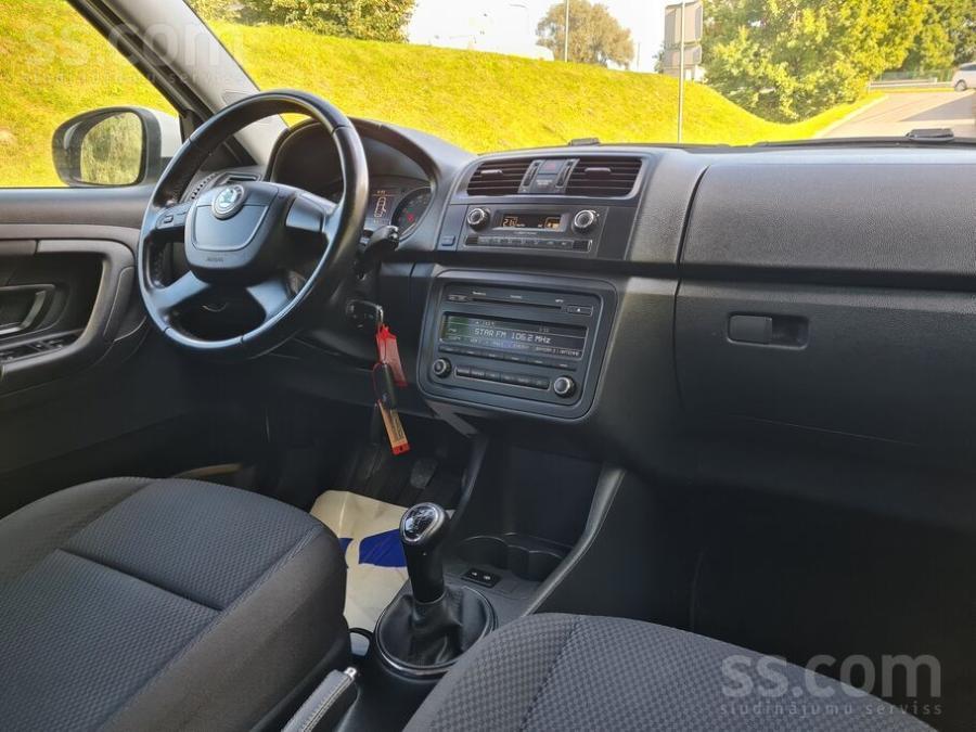 Balts Skoda Fabia 2012 Ogre, ar dzinēja tilpumu 1.60 L un nobraukumu 0 tūkst. km par 3990 €, foto 24 vietnē AUTOMOTO.COM.LV