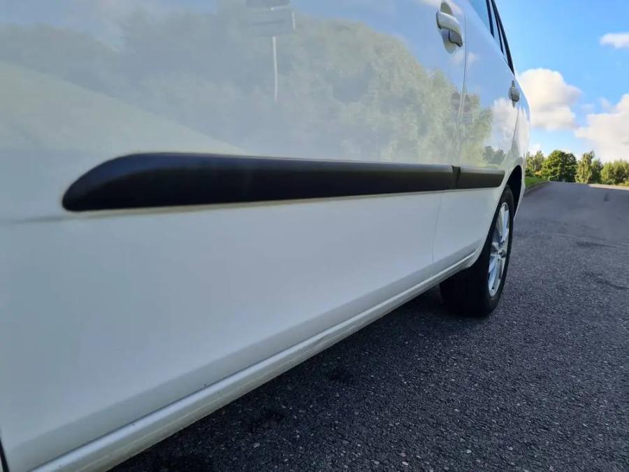 White Skoda Fabia 2012 in Ogre, with an engine capacity of 1.60 L and mileage of 245 thousand km for 3990 €, photo 13 on AUTOMOTO.COM.LV