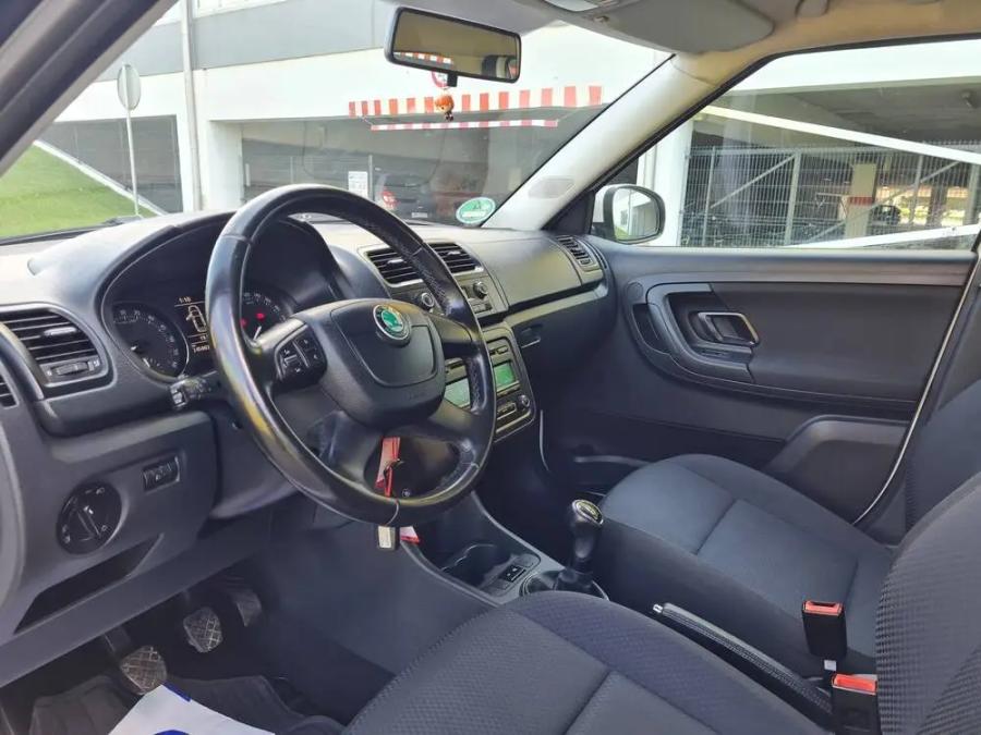 White Skoda Fabia 2012 in Ogre, with an engine capacity of 1.60 L and mileage of 245 thousand km for 3990 €, photo 16 on AUTOMOTO.COM.LV