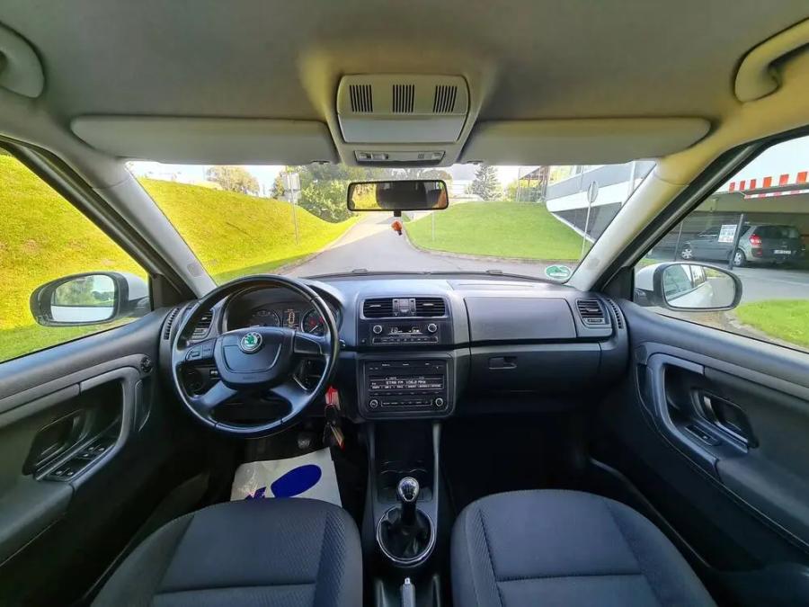 White Skoda Fabia 2012 in Ogre, with an engine capacity of 1.60 L and mileage of 245 thousand km for 3990 €, photo 20 on AUTOMOTO.COM.LV