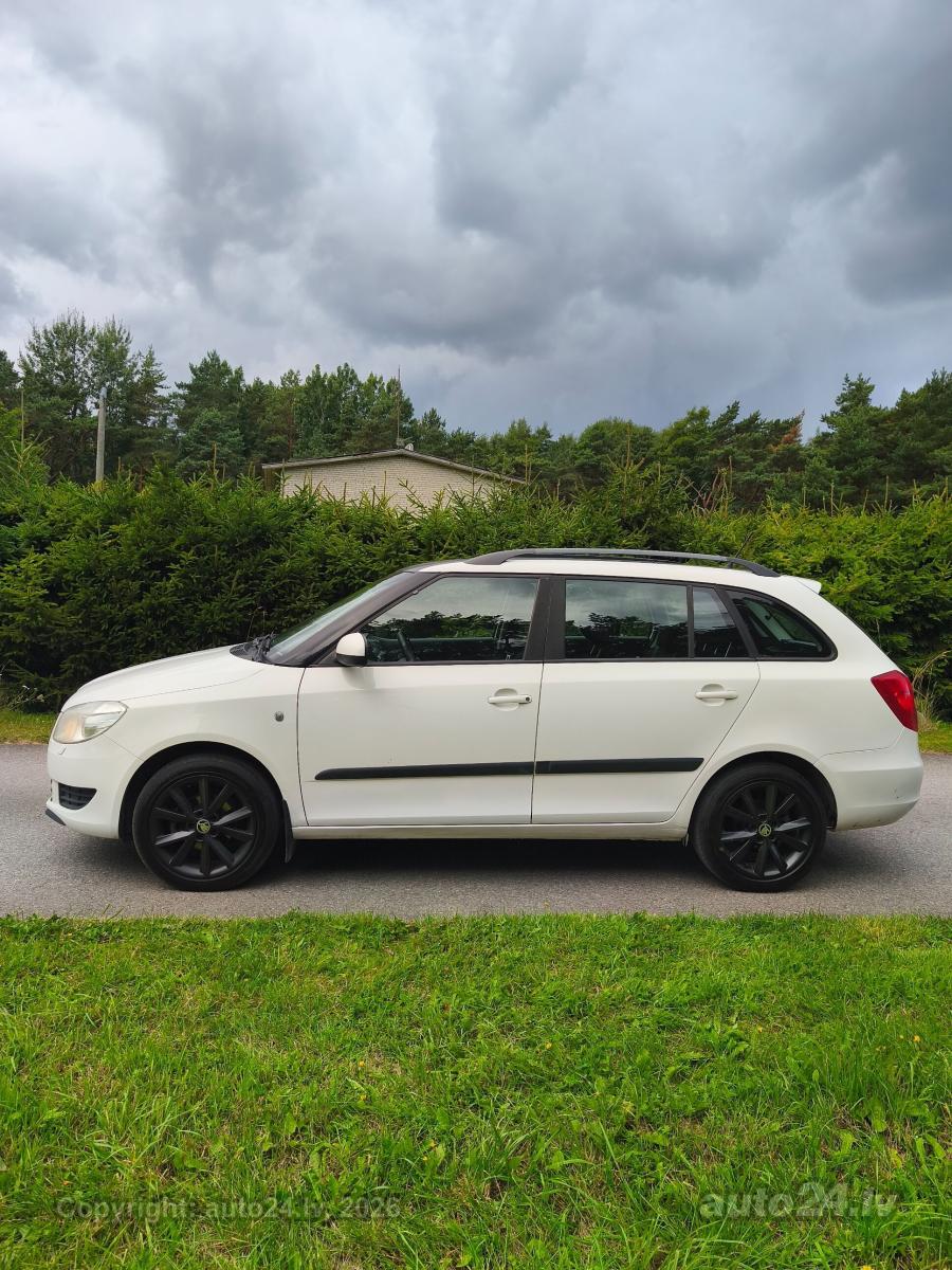 White Skoda Fabia 2012 in Tallinn, with an engine capacity of 1.60 L and mileage of 360 thousand km for 2400 €, photo 4 on AUTOMOTO.COM.LV
