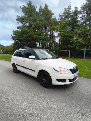 White Skoda Fabia 2012 in Tallinn, with an engine capacity of 1.60 L and mileage of 360 thousand km for 2400 €, photo 9 on AUTOMOTO.COM.LV