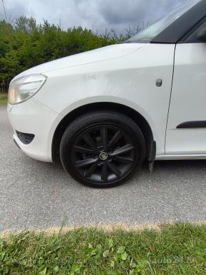 White Skoda Fabia 2012 in Tallinn, with an engine capacity of 1.60 L and mileage of 360 thousand km for 2400 €, photo 11 on AUTOMOTO.COM.LV