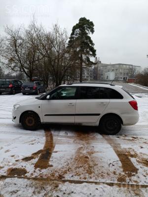 White Skoda Fabia 2012 in Riga, with an engine capacity of 1.60 L and mileage of 450 thousand km for 1050 €, photo  on AUTOMOTO.COM.LV