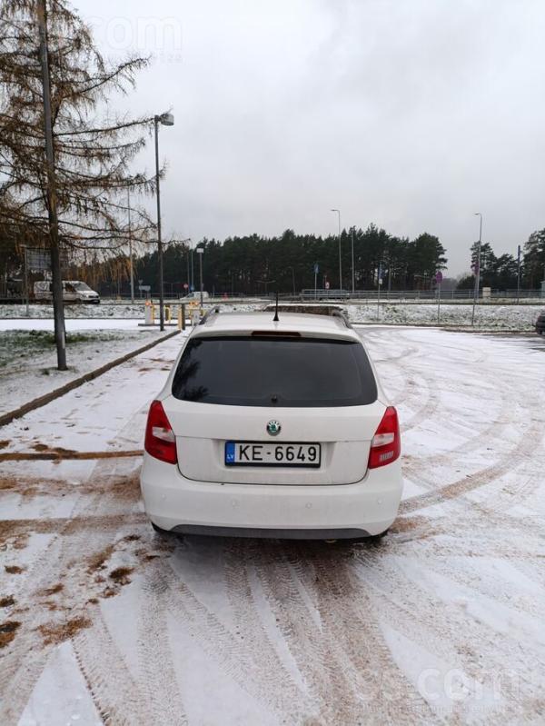 Balts Skoda Fabia 2012 Rīga, ar dzinēja tilpumu 1.60 L un nobraukumu 450 tūkst. km par 1050 €, foto 3 vietnē AUTOMOTO.COM.LV