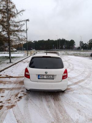 White Skoda Fabia 2012 in Riga, with an engine capacity of 1.60 L and mileage of 450 thousand km for 1050 €, photo 3 on AUTOMOTO.COM.LV