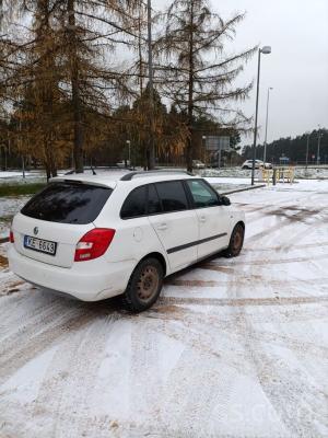 White Skoda Fabia 2012 in Riga, with an engine capacity of 1.60 L and mileage of 450 thousand km for 1050 €, photo 4 on AUTOMOTO.COM.LV