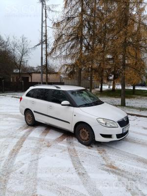 White Skoda Fabia 2012 in Riga, with an engine capacity of 1.60 L and mileage of 450 thousand km for 1050 €, photo 5 on AUTOMOTO.COM.LV