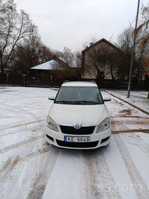 Balts Skoda Fabia 2012 Rīga, ar dzinēja tilpumu 1.60 L un nobraukumu 450 tūkst. km par 1050 €, foto 6 vietnē AUTOMOTO.COM.LV