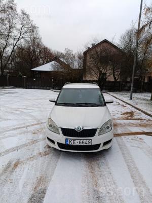 White Skoda Fabia 2012 in Riga, with an engine capacity of 1.60 L and mileage of 450 thousand km for 1050 €, photo 6 on AUTOMOTO.COM.LV