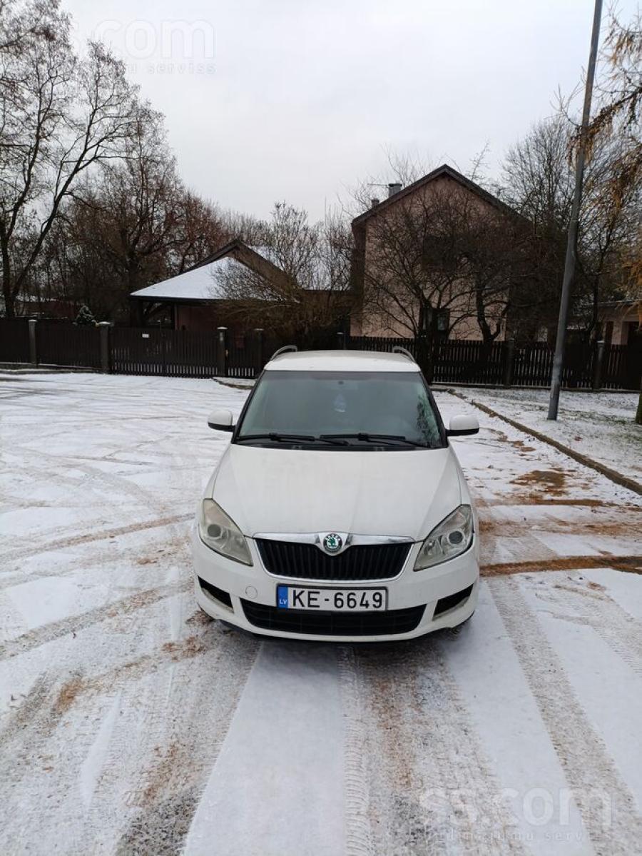 White Skoda Fabia 2012 in Riga, with an engine capacity of 1.60 L and mileage of 450 thousand km for 1050 €, photo 6 on AUTOMOTO.COM.LV