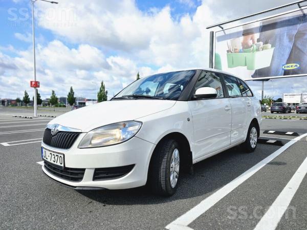 Balts Skoda Fabia 2013 Rīga, ar dzinēja tilpumu 1.60 L un nobraukumu 322 tūkst. km par 2400 €, foto 2 vietnē AUTOMOTO.COM.LV