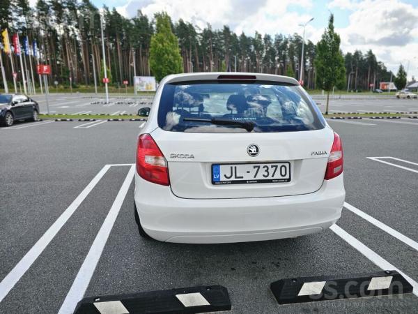 Balts Skoda Fabia 2013 Rīga, ar dzinēja tilpumu 1.60 L un nobraukumu 322 tūkst. km par 2400 €, foto 4 vietnē AUTOMOTO.COM.LV