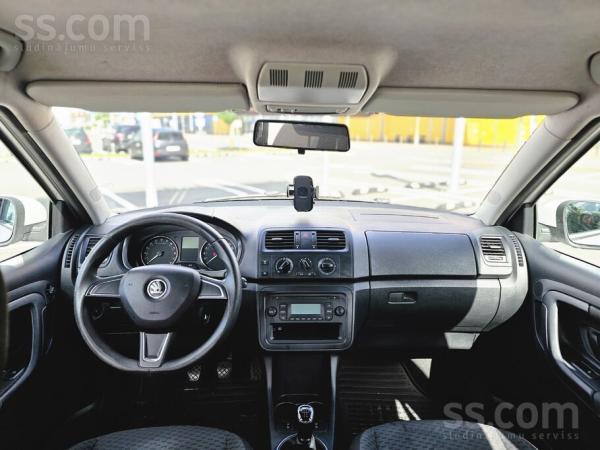 Balts Skoda Fabia 2013 Rīga, ar dzinēja tilpumu 1.60 L un nobraukumu 322 tūkst. km par 2400 €, foto 7 vietnē AUTOMOTO.COM.LV