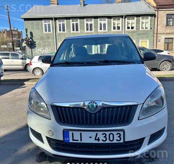 Skoda Fabia 2013 Rīga vietnē Balts Skoda Fabia 2013 Rīga, ar dzinēja tilpumu 1.60 L un nobraukumu 285 tūkst. km par 2300 €, foto 3 vietnē AUTOMOTO.COM.LV