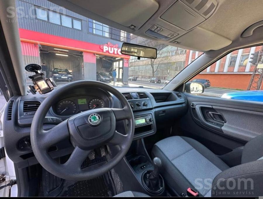 Белый Шкода Фабия 2013 в Рига, объемом двигателя 1.60 л и пробегом 285 тыс. км за 2300 €, фото 8 на AUTOMOTO.COM.LV