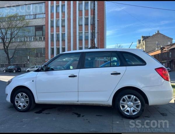 Skoda Fabia 2013 Rīga vietnē Balts Skoda Fabia 2013 Rīga, ar dzinēja tilpumu 1.60 L un nobraukumu 285 tūkst. km par 2300 €, foto 9 vietnē AUTOMOTO.COM.LV