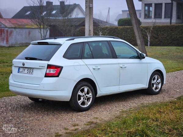 Balts Skoda Fabia 2015 Alīta, ar dzinēja tilpumu 1.40 L un nobraukumu 173 tūkst. km par 3999 €, foto 6 vietnē AUTOMOTO.COM.LV