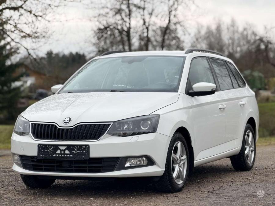 White Skoda Fabia 2015 in Utena, with an engine capacity of 1.42 L and mileage of 277 thousand km for 4990 €, photo 1 on AUTOMOTO.COM.LV