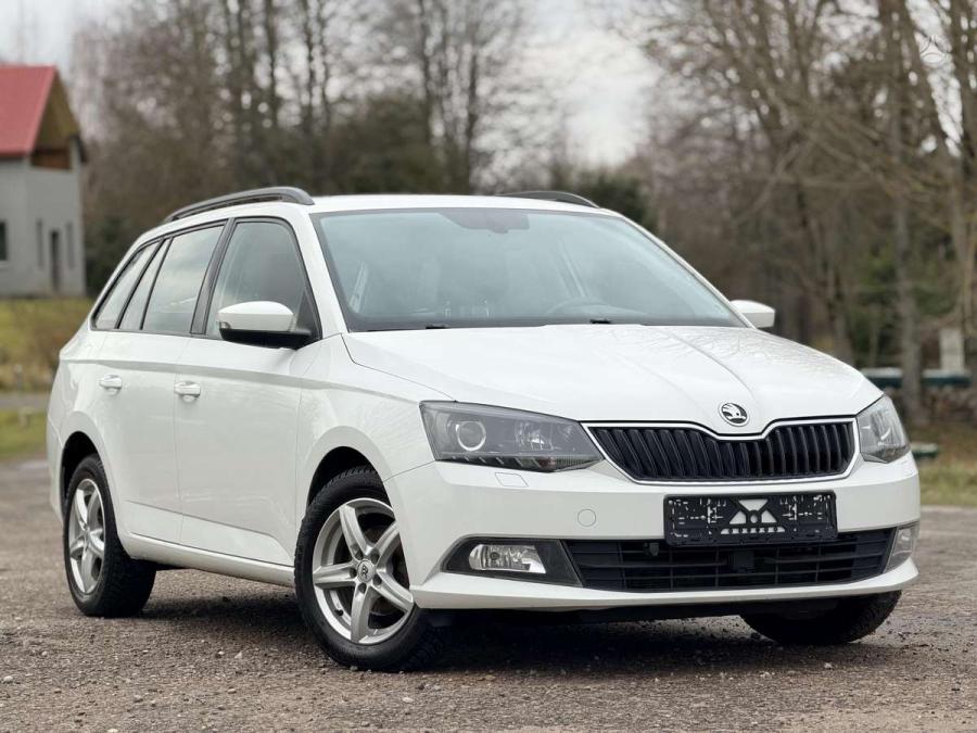 White Skoda Fabia 2015 in Utena, with an engine capacity of 1.42 L and mileage of 277 thousand km for 4990 €, photo 4 on AUTOMOTO.COM.LV