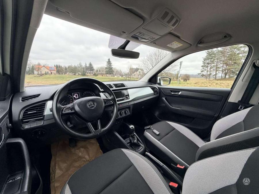White Skoda Fabia 2015 in Utena, with an engine capacity of 1.42 L and mileage of 277 thousand km for 4990 €, photo 22 on AUTOMOTO.COM.LV