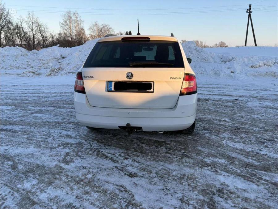 Белый Шкода Фабия 2015 в Вильнюс, объемом двигателя 1.42 л и пробегом 222 тыс. км за 3500 €, фото 2 на AUTOMOTO.COM.LV