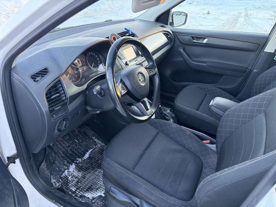 Белый Шкода Фабия 2015 в Вильнюс, объемом двигателя 1.42 л и пробегом 222 тыс. км за 3500 €, фото 6 на AUTOMOTO.COM.LV