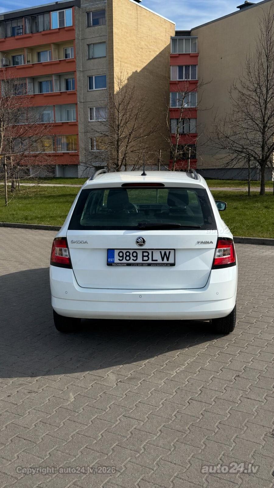 Balts Skoda Fabia 2015 Tallina, ar dzinēja tilpumu 1.40 L un nobraukumu 198 tūkst. km par 6995 €, foto 3 vietnē AUTOMOTO.COM.LV
