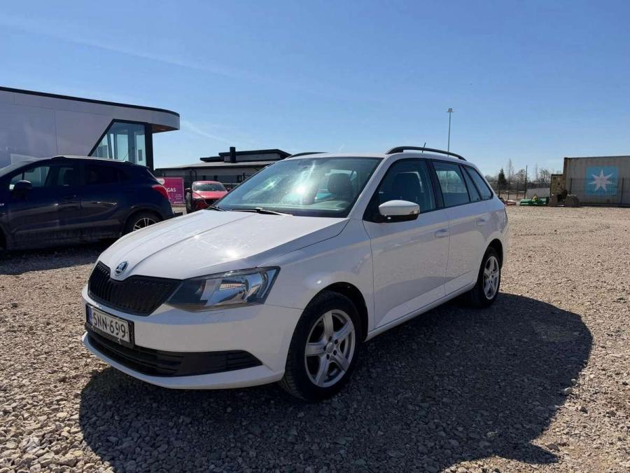 Balts Skoda Fabia 2015 Šauļi, ar dzinēja tilpumu 1.00 L un nobraukumu 218 tūkst. km par 4700 €, foto 1 vietnē AUTOMOTO.COM.LV