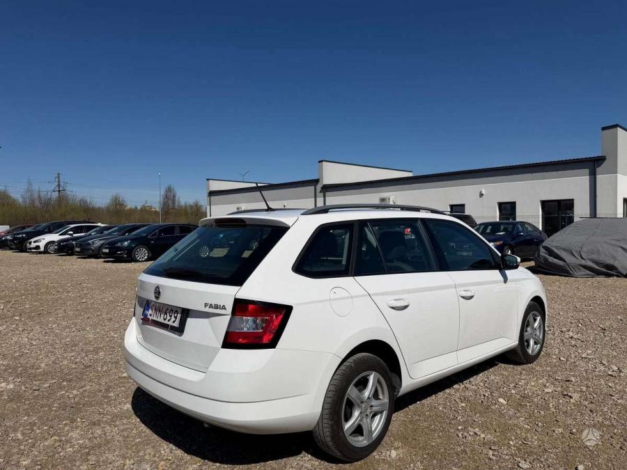 Balts Skoda Fabia 2015 Šauļi, ar dzinēja tilpumu 1.00 L un nobraukumu 218 tūkst. km par 4700 €, foto 4 vietnē AUTOMOTO.COM.LV