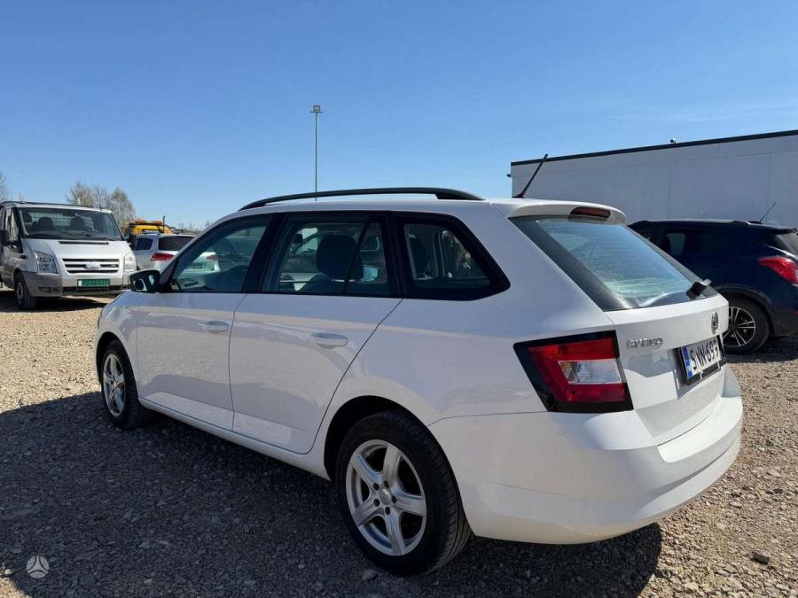 Balts Skoda Fabia 2015 Šauļi, ar dzinēja tilpumu 1.00 L un nobraukumu 218 tūkst. km par 4700 €, foto 5 vietnē AUTOMOTO.COM.LV