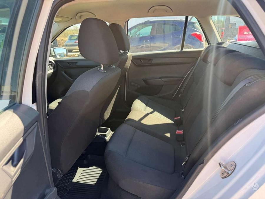 Balts Skoda Fabia 2015 Šauļi, ar dzinēja tilpumu 1.00 L un nobraukumu 218 tūkst. km par 4700 €, foto 10 vietnē AUTOMOTO.COM.LV