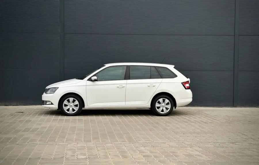 White Skoda Fabia 2015 in Riga, with an engine capacity of 1.20 L and mileage of 206 thousand km for 6295 €, photo 3 on AUTOMOTO.COM.LV