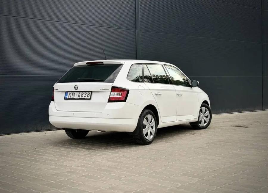 White Skoda Fabia 2015 in Riga, with an engine capacity of 1.20 L and mileage of 206 thousand km for 6295 €, photo 6 on AUTOMOTO.COM.LV