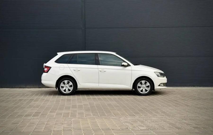 White Skoda Fabia 2015 in Riga, with an engine capacity of 1.20 L and mileage of 206 thousand km for 6295 €, photo 7 on AUTOMOTO.COM.LV