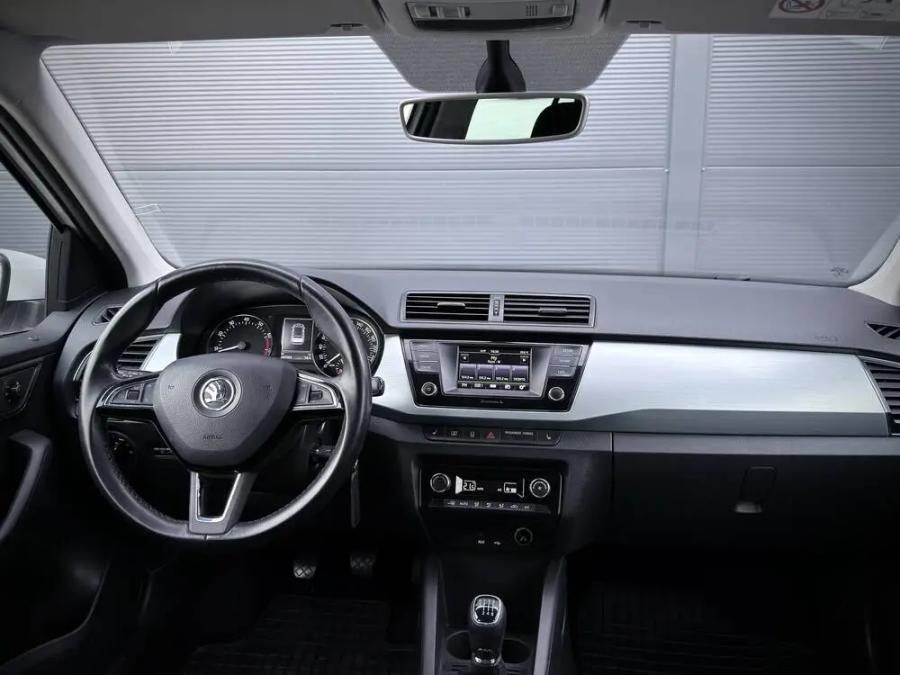 White Skoda Fabia 2015 in Riga, with an engine capacity of 1.20 L and mileage of 206 thousand km for 6295 €, photo 8 on AUTOMOTO.COM.LV