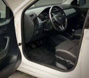 White Skoda Fabia 2015 in Riga, with an engine capacity of 1.20 L and mileage of 206 thousand km for 6295 €, photo 10 on AUTOMOTO.COM.LV