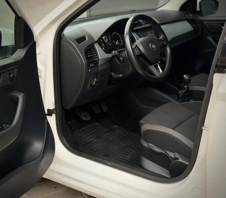 White Skoda Fabia 2015 in Riga, with an engine capacity of 1.20 L and mileage of 206 thousand km for 6295 €, photo 10 on AUTOMOTO.COM.LV