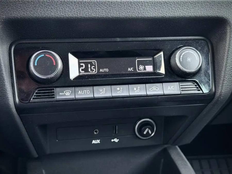 White Skoda Fabia 2015 in Riga, with an engine capacity of 1.20 L and mileage of 206 thousand km for 6295 €, photo 16 on AUTOMOTO.COM.LV