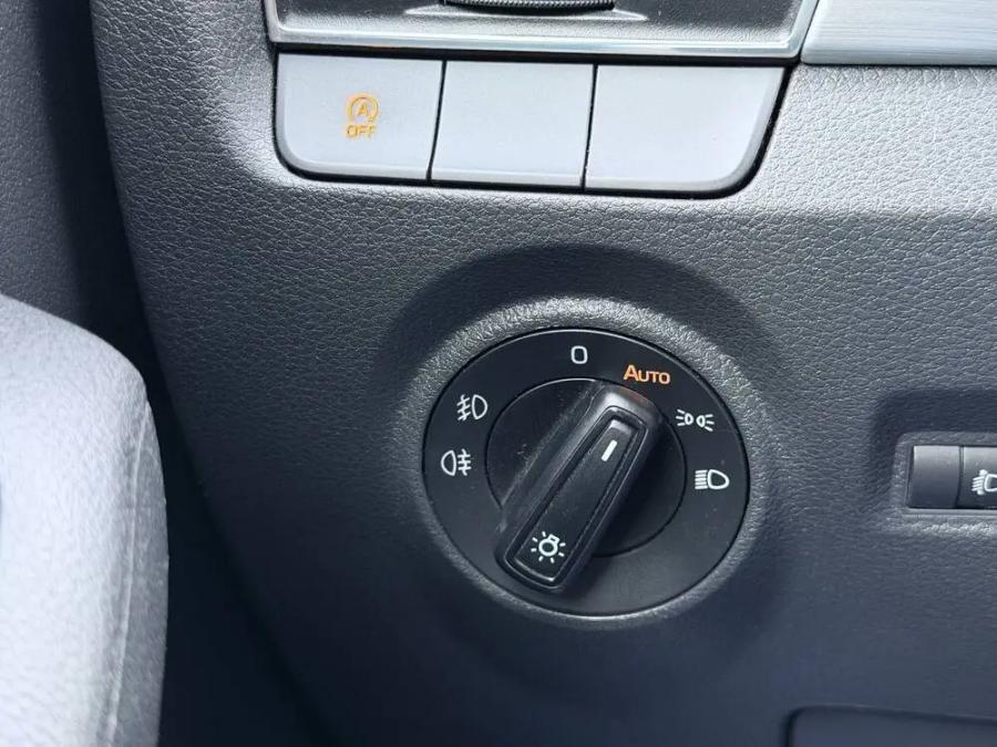 White Skoda Fabia 2015 in Riga, with an engine capacity of 1.20 L and mileage of 206 thousand km for 6295 €, photo 17 on AUTOMOTO.COM.LV