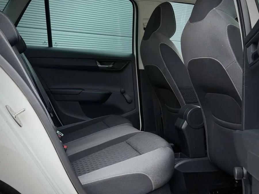 White Skoda Fabia 2015 in Riga, with an engine capacity of 1.20 L and mileage of 206 thousand km for 6295 €, photo 21 on AUTOMOTO.COM.LV