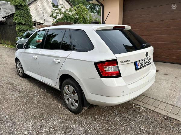 Balts Skoda Fabia 2015 Viļņa, ar dzinēja tilpumu 1.00 L un nobraukumu 188 tūkst. km par 3600 €, foto 2 vietnē AUTOMOTO.COM.LV