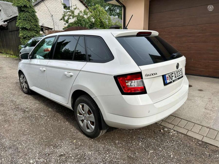 Balts Skoda Fabia 2015 Viļņa, ar dzinēja tilpumu 1.00 L un nobraukumu 188 tūkst. km par 3600 €, foto 3 vietnē AUTOMOTO.COM.LV