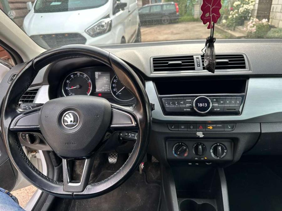 Balts Skoda Fabia 2015 Viļņa, ar dzinēja tilpumu 1.00 L un nobraukumu 188 tūkst. km par 3600 €, foto 7 vietnē AUTOMOTO.COM.LV